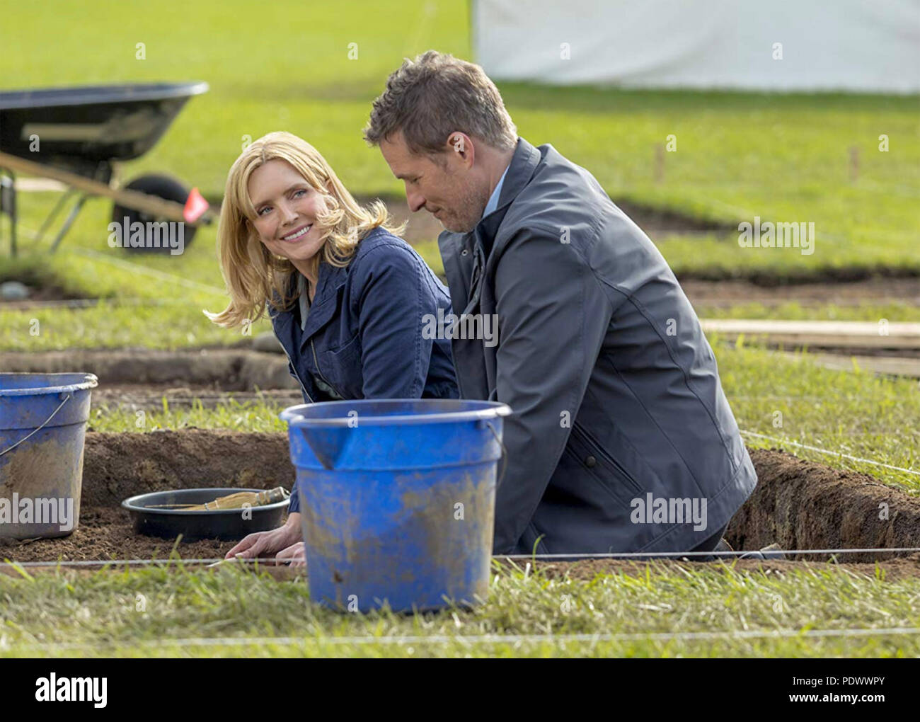 Courtney thorne smith emma fielding hi-res stock photography and images ...