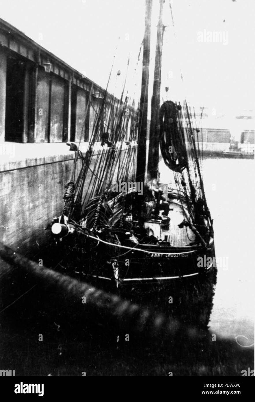 Crossfield hi-res stock photography and images - Alamy