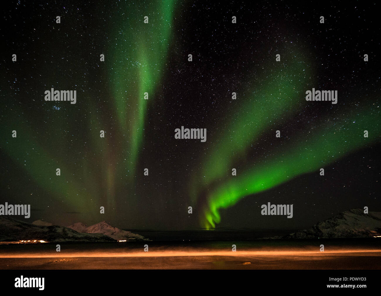 Aurora borealis dancing across sky hi-res stock photography and images ...