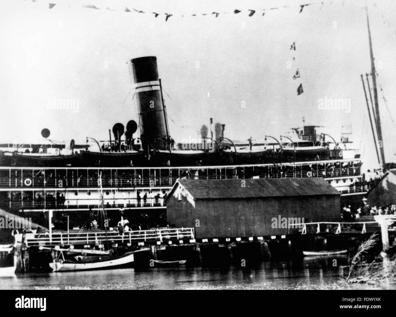 Ship design building Black and White Stock Photos & Images - Alamy