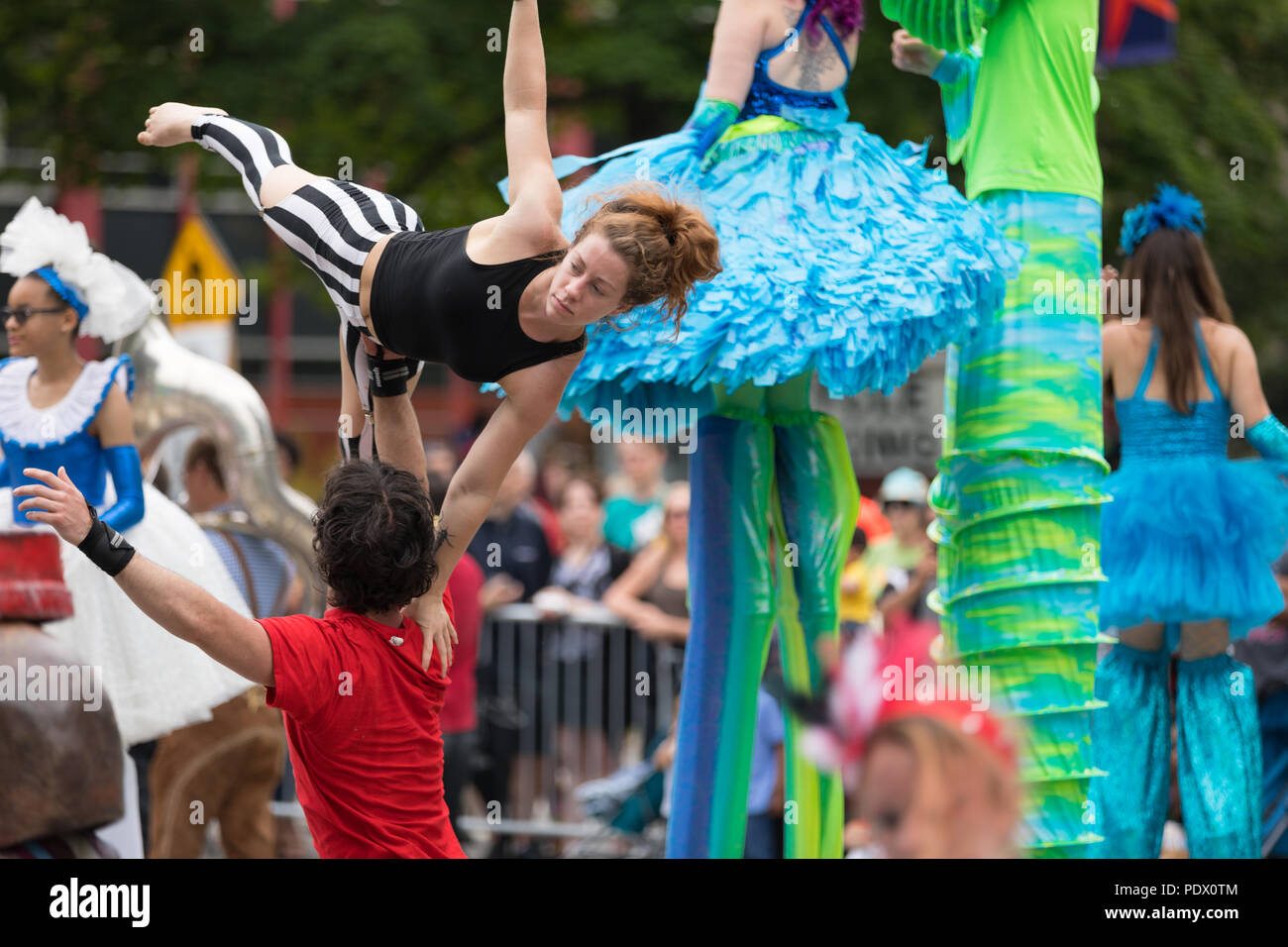 Cleveland parade the circle crowd hi-res stock photography and images ...
