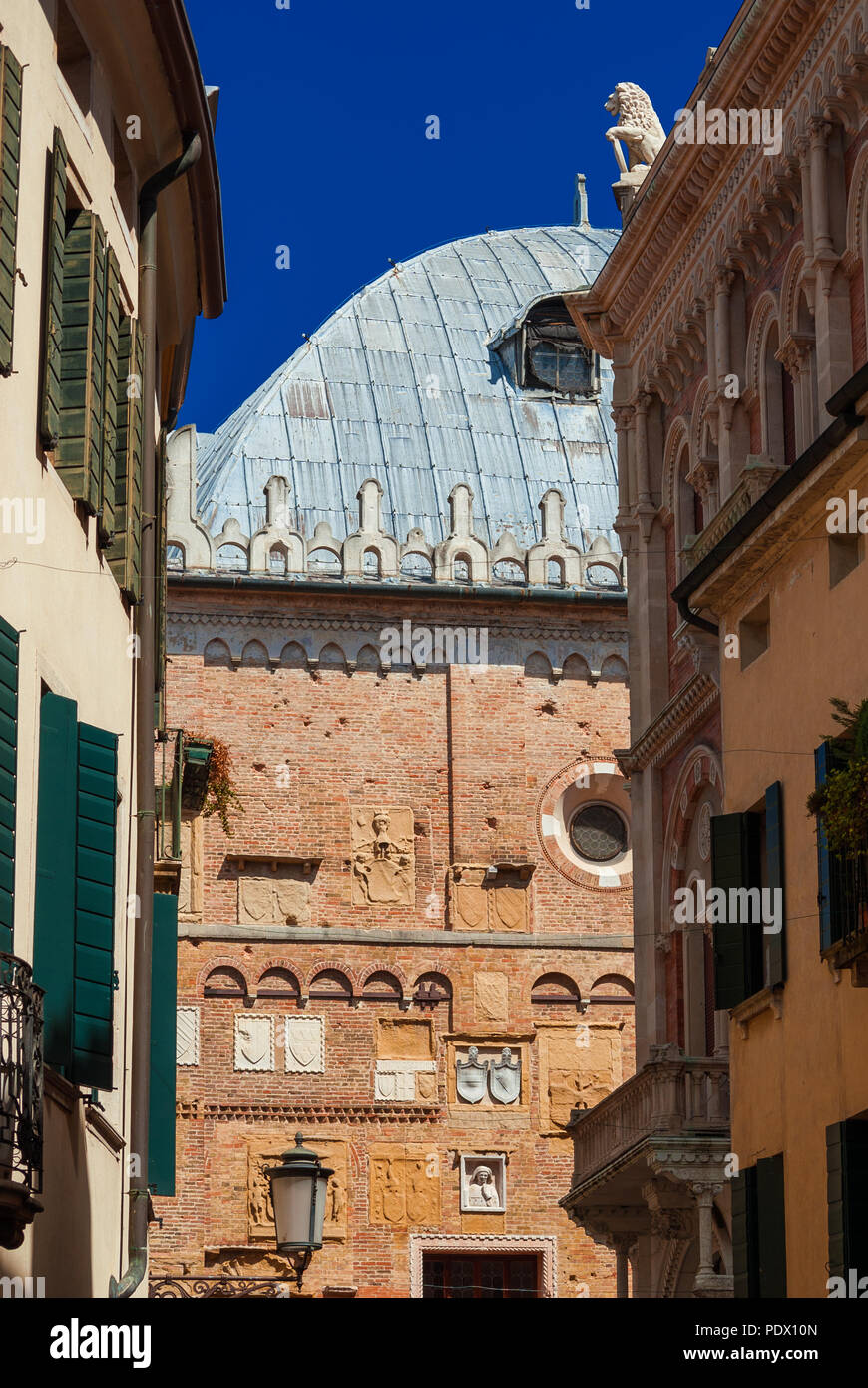14th century town in italy hi-res stock photography and images - Alamy