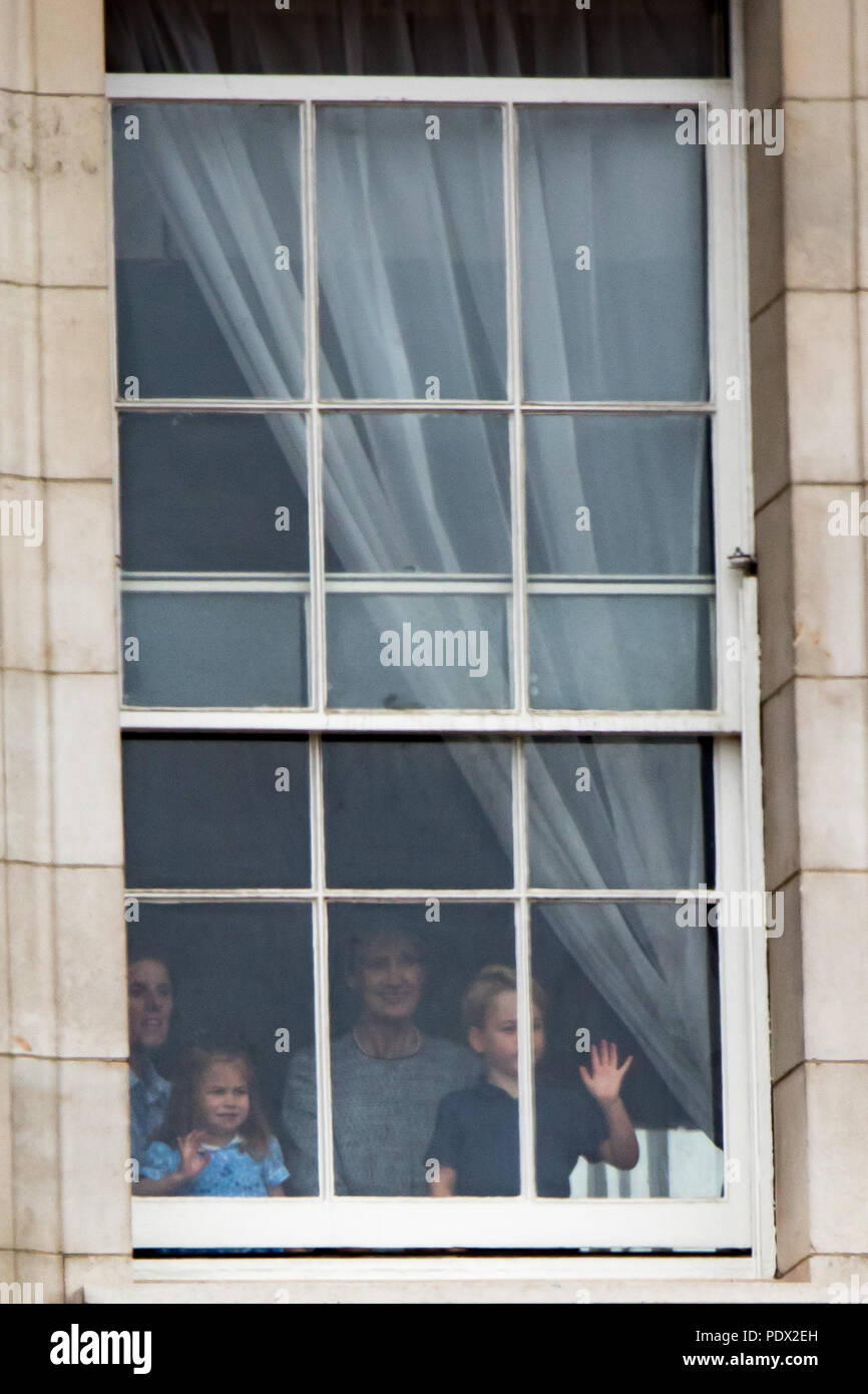 Prince George And Princess Charlotte Spotted waving, dancing and having ...