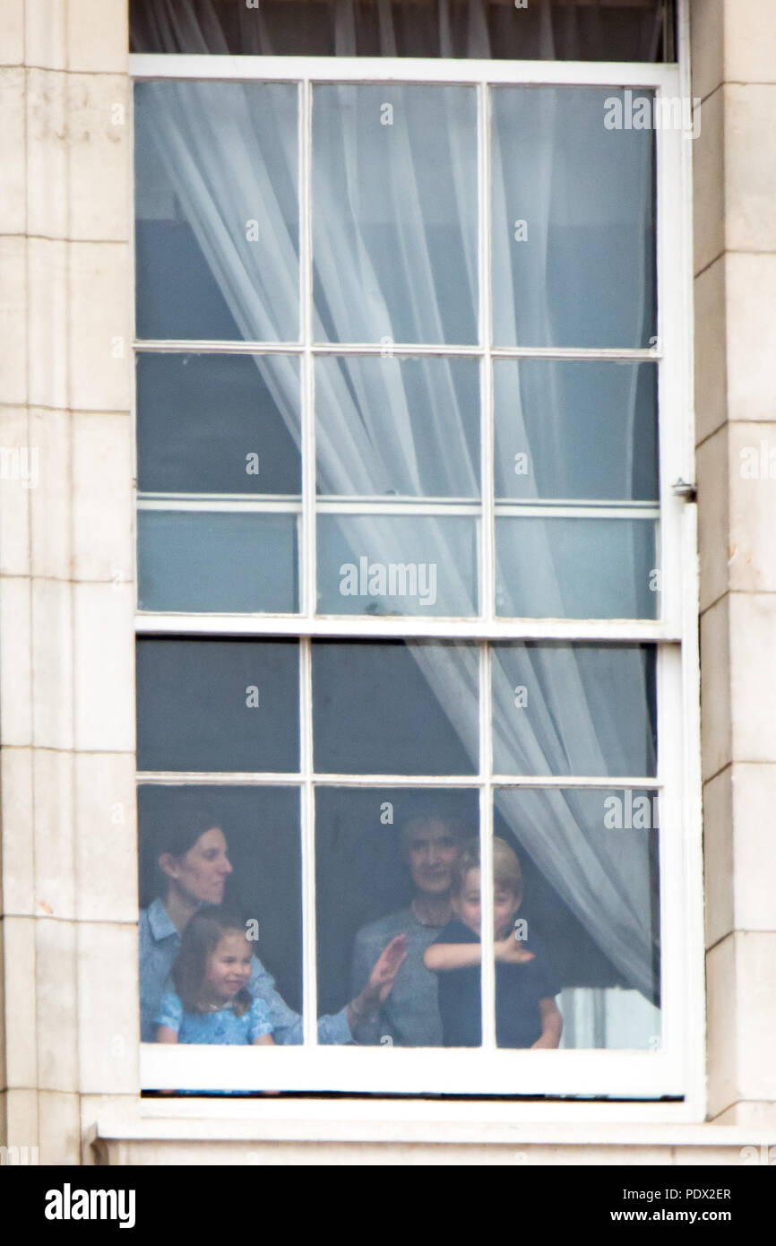 Prince George And Princess Charlotte Spotted waving, dancing and having ...