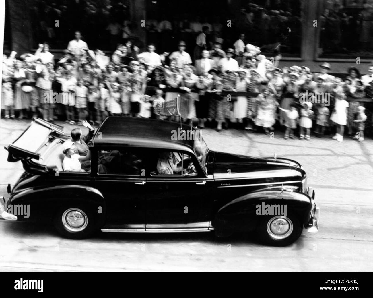 Queen and philip car hi-res stock photography and images - Alamy