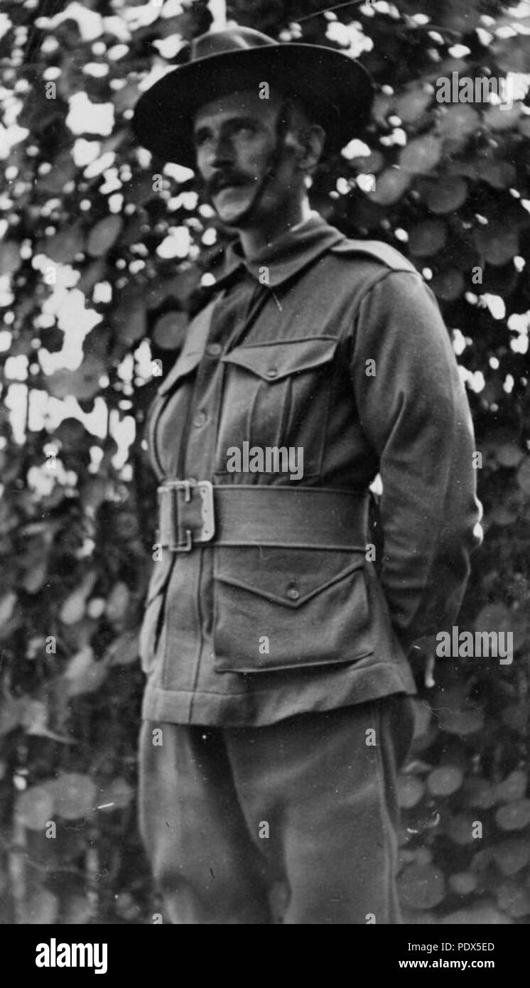 Australian soldier uniform hi-res stock photography and images - Alamy