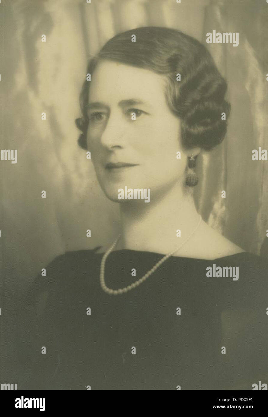 Portrait of sybil hi-res stock photography and images - Alamy