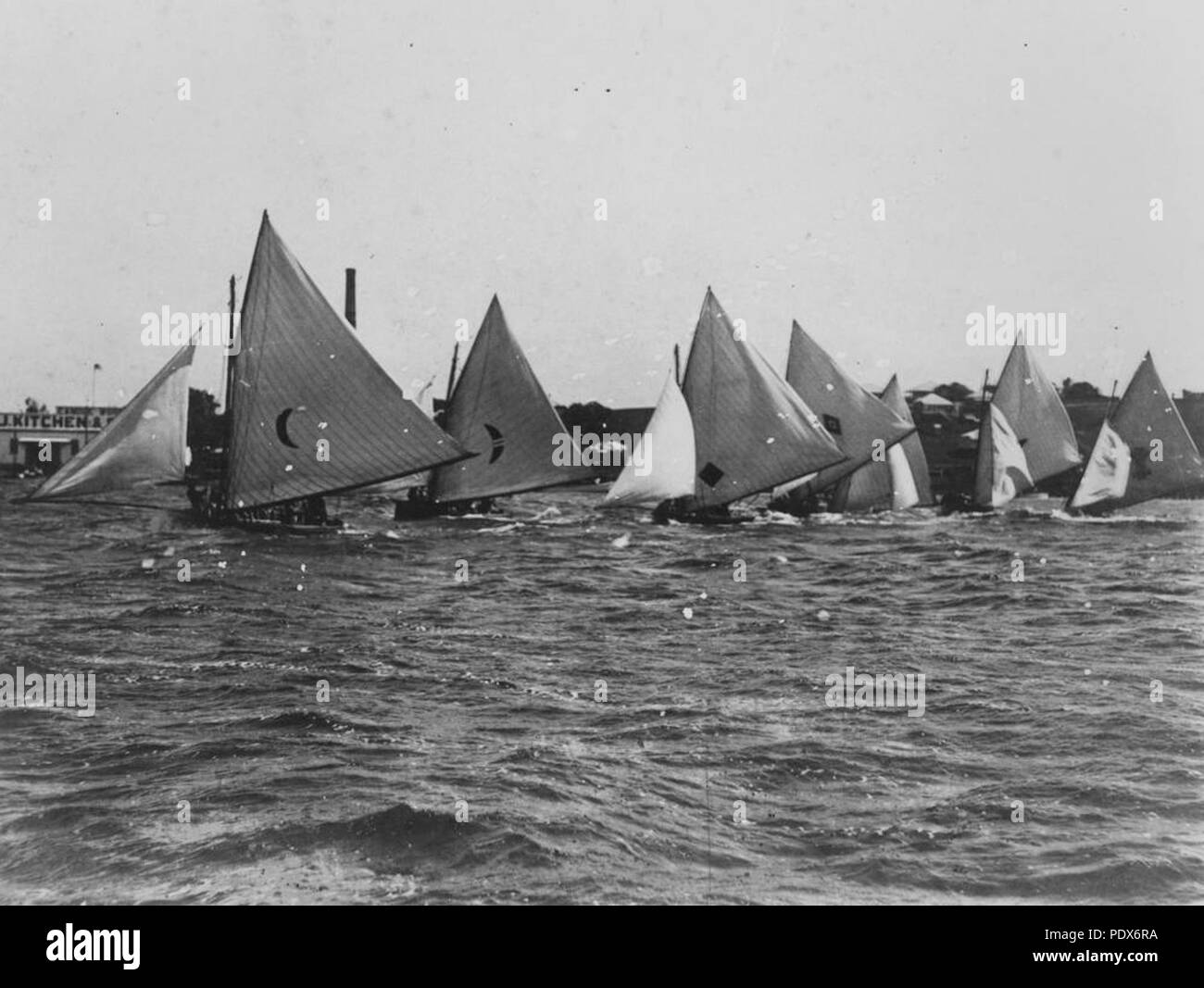 Boats racing hi-res stock photography and images - Alamy