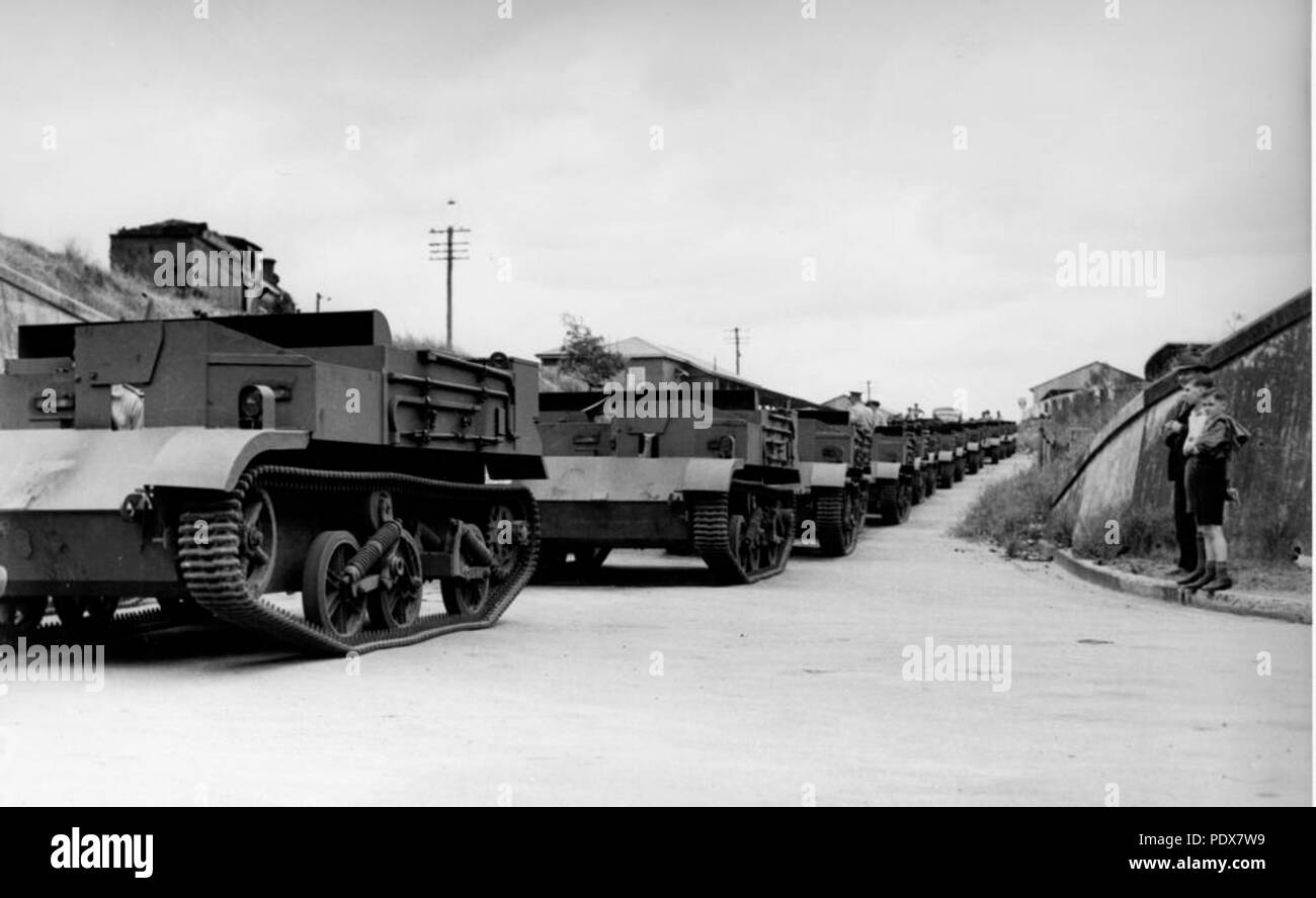 Australian army tanks hi-res stock photography and images - Alamy