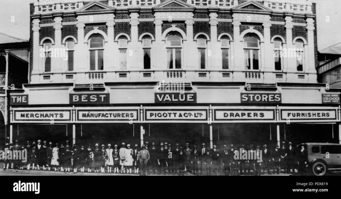 1920s shop front hi-res stock photography and images - Alamy