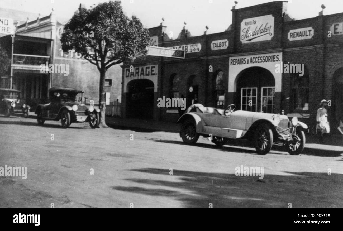 1920s car garage hi-res stock photography and images - Alamy