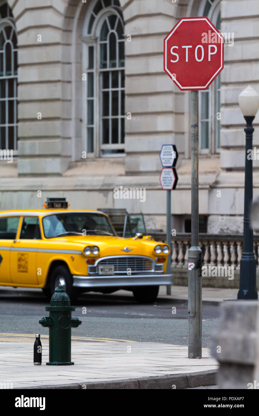 Taxi cab yellow washington dc hi-res stock photography and images - Alamy