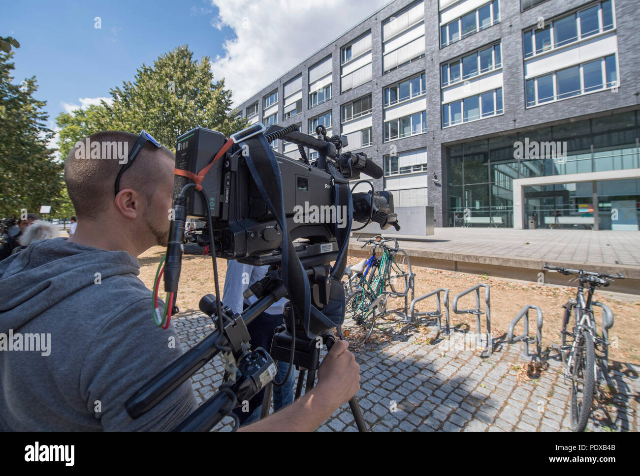 Frankfurt, Germany. 10th Aug, 2018. A cameraman films the police ...