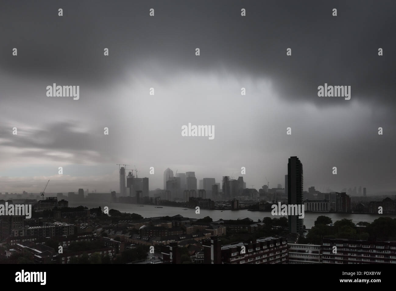 London rainstorm hi-res stock photography and images - Alamy