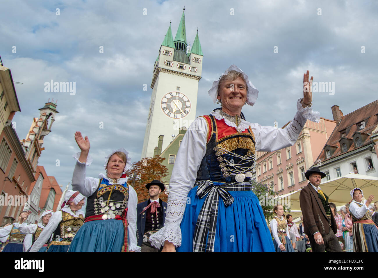 Straubing, Germany. 10th Aug, 2018. Participants of the traditional ...
