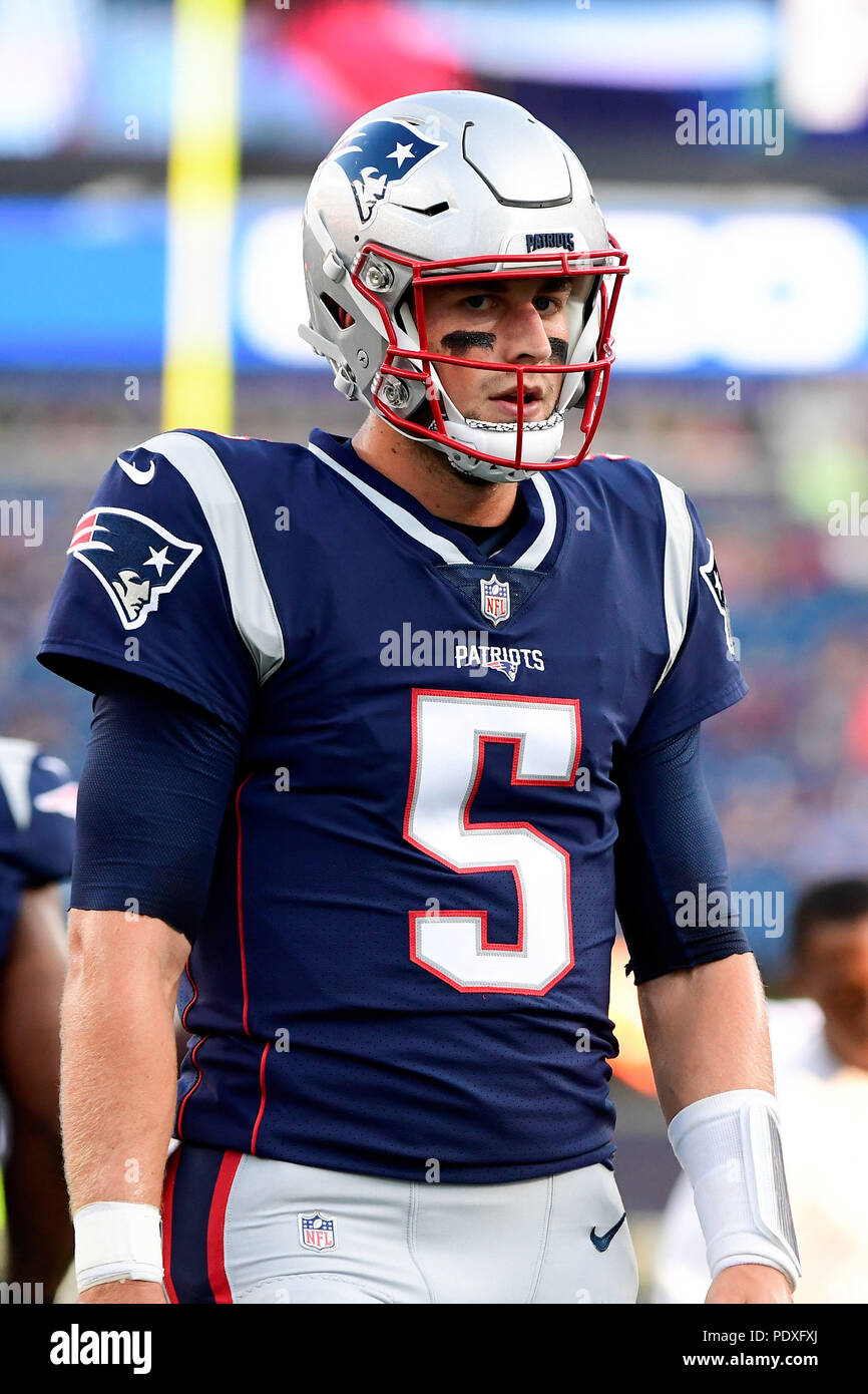 August 9, 2018: New England Patriots quarterback Danny Etling (5) warms ...