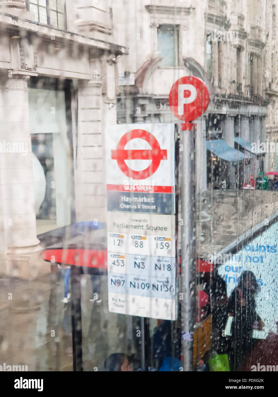 Bus stop rain hi-res stock photography and images - Alamy