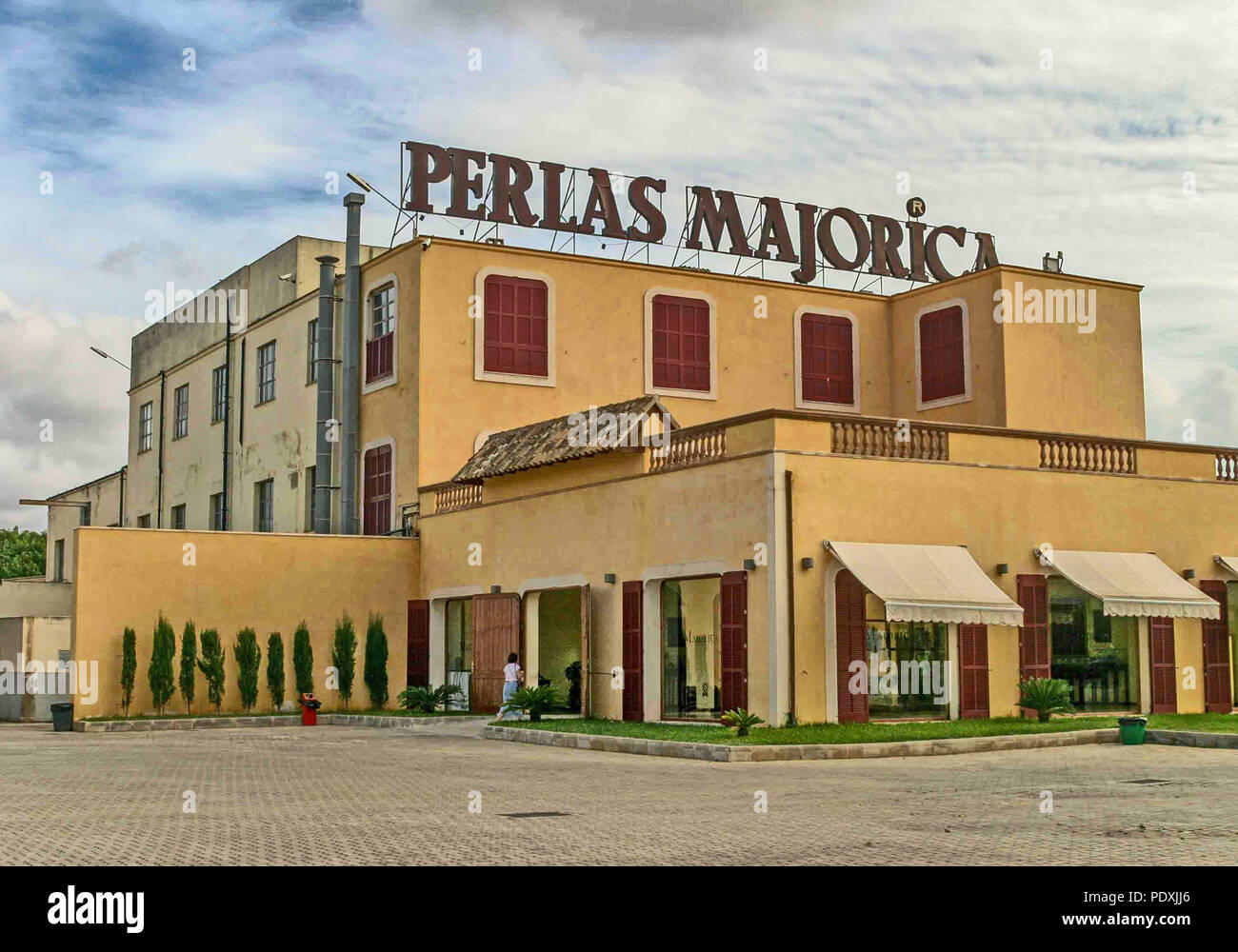 Manacor, Mallorca, Spain. 18th Oct, 2004. The Majorica pearl factory in ...