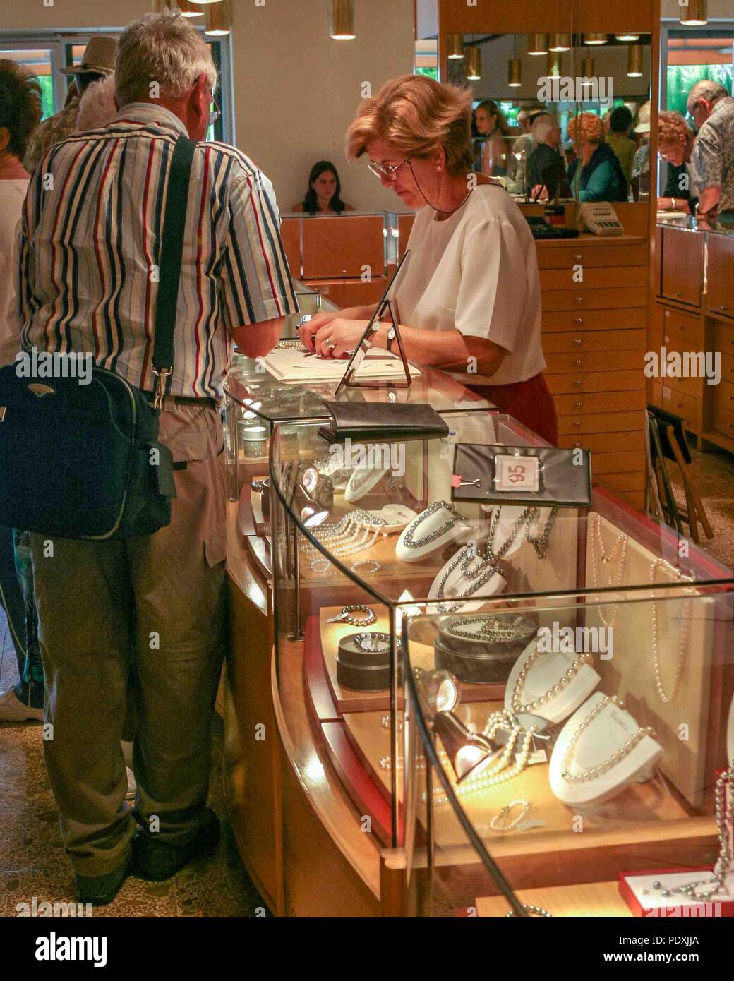 Majorica pearls mallorca spain hi-res stock photography and images - Alamy