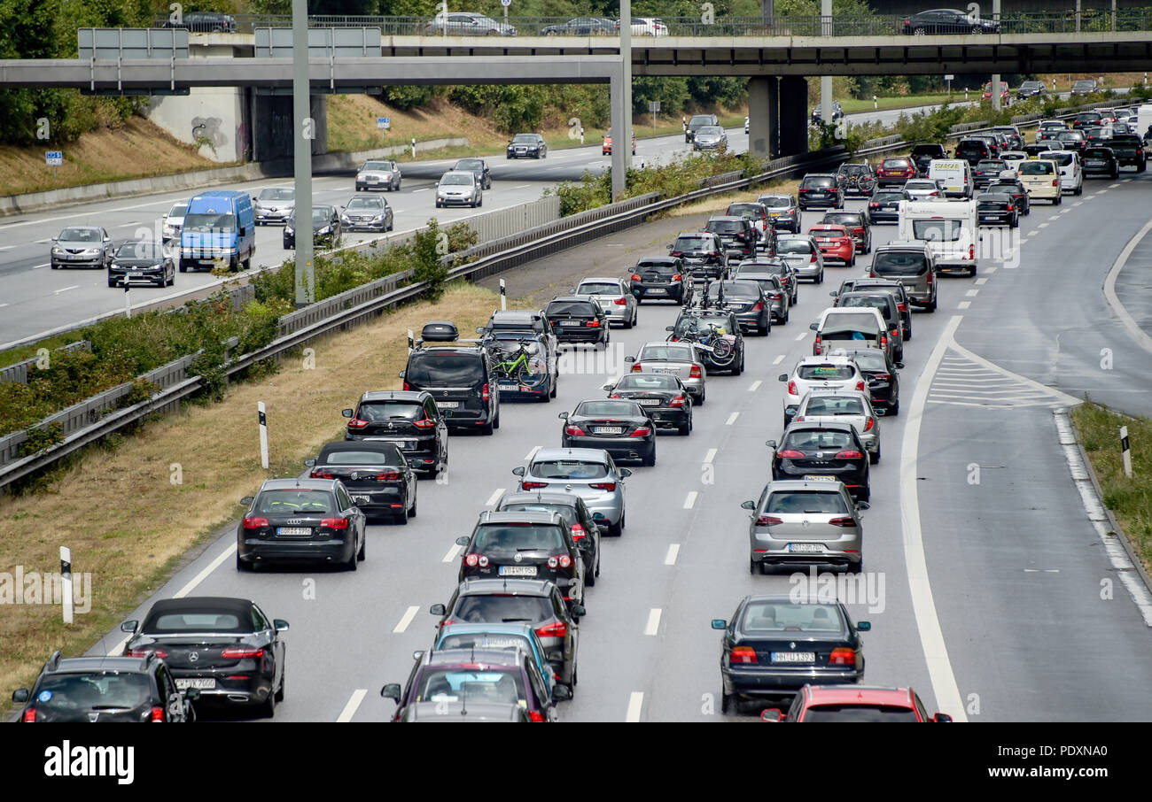 Hamburg, Germany. 11th Aug, 2018. A long traffic jam has formed on the ...