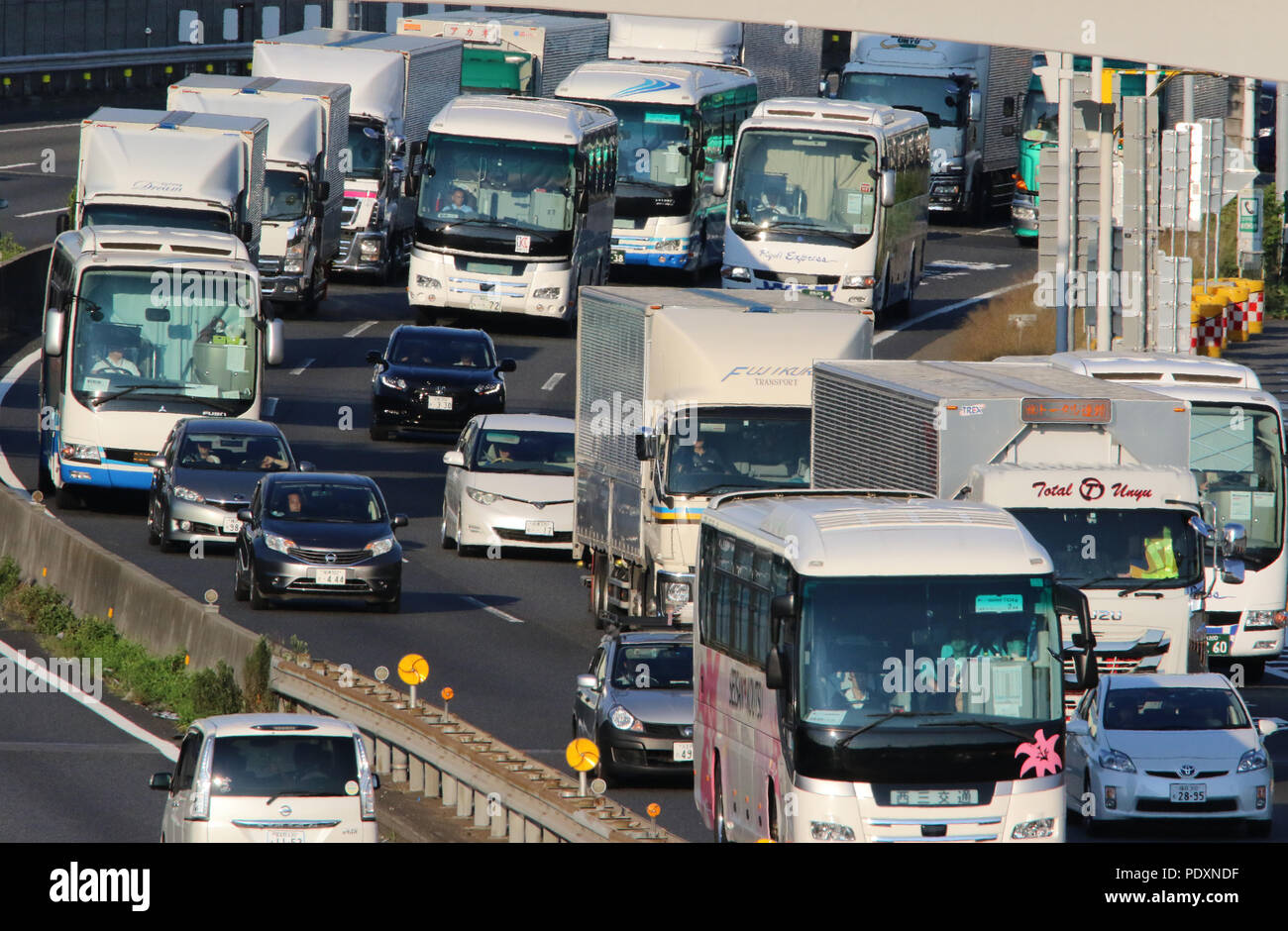 Tokyo, Japan. 11th Aug, 2018. Motorists are caught in a traffic jam ...