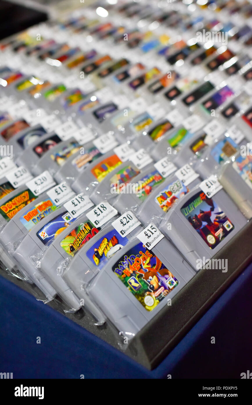 Pinball machines hi-res stock photography and images - Alamy