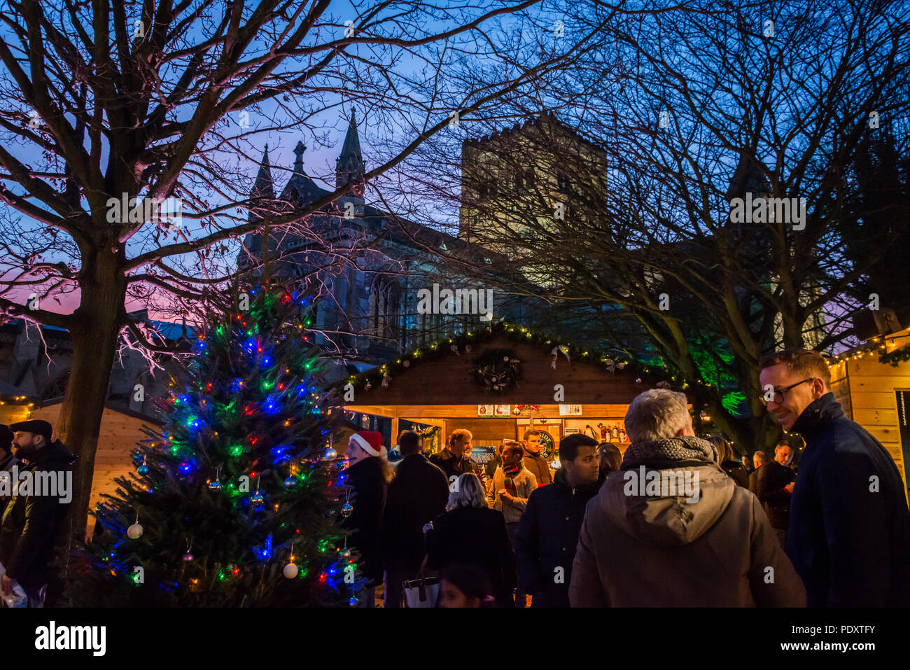 St albans cathedral at christmas hi-res stock photography and images ...