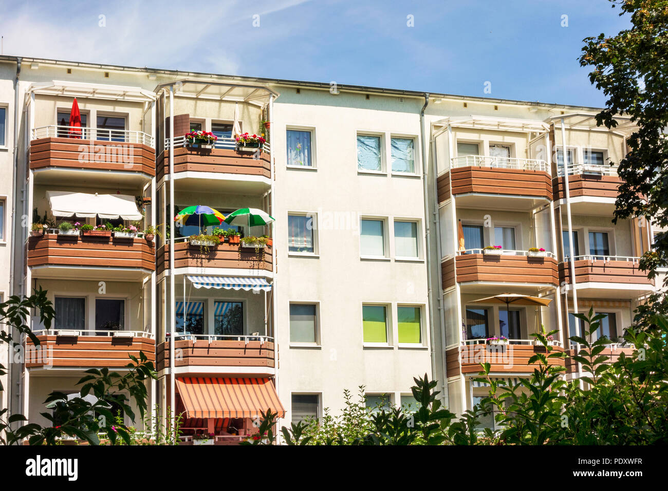 Multi Family Home - Apartment Building Stock Photo - Alamy