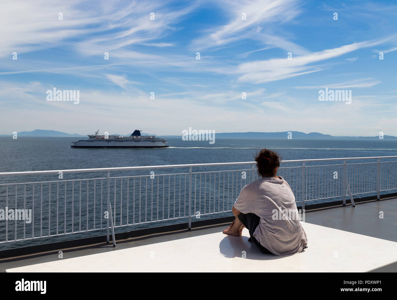 Boat on blue water hi-res stock photography and images - Alamy