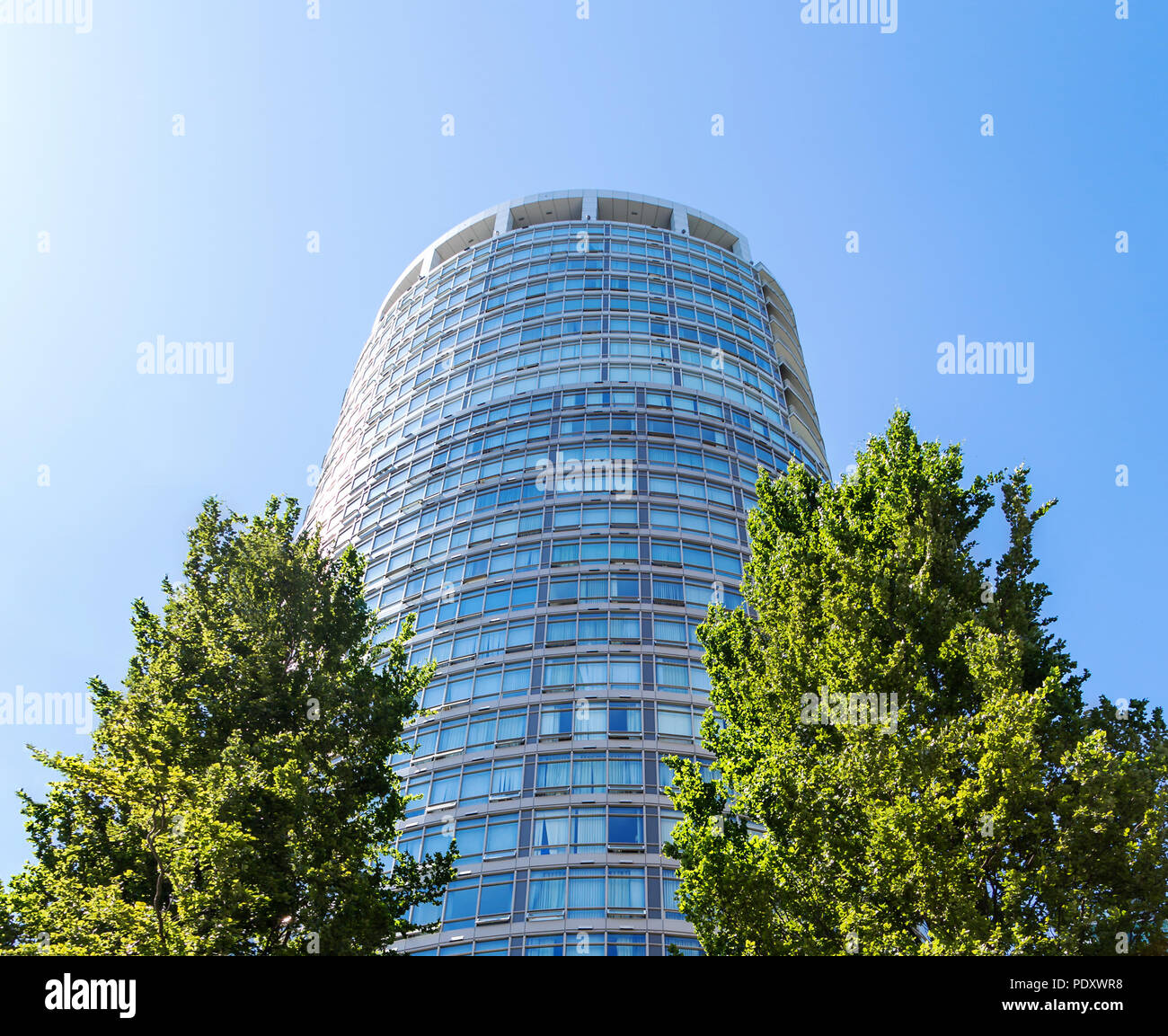 High rise apartment building canada hi-res stock photography and images ...