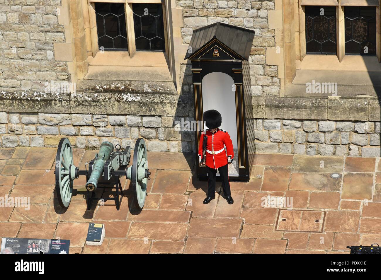 The iconic Queens Guard at Buckingham Palace and the Tower of london ...