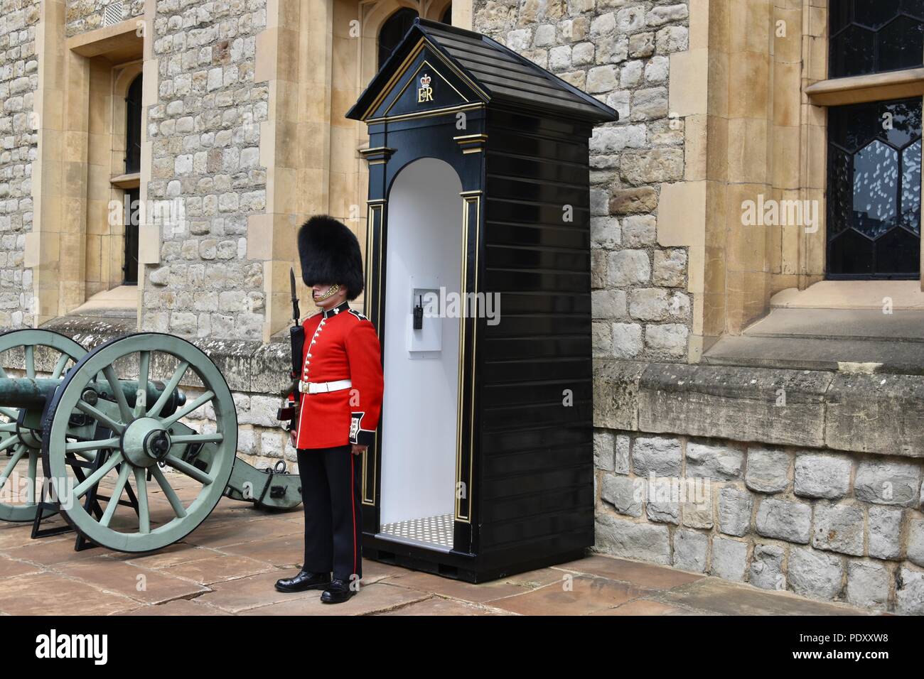 The iconic Queens Guard at Buckingham Palace and the Tower of london ...