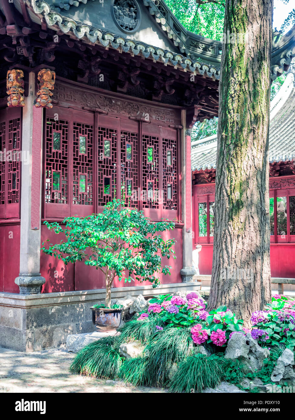 Traditional chinese building with ornate roof and red windows at Yu ...
