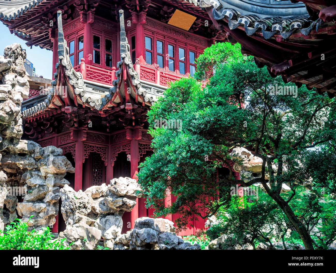 Traditional chinese building with ornate roof and red windows at Yu ...