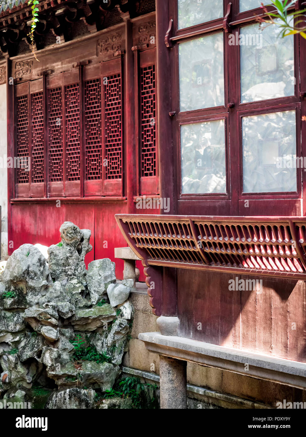 Traditional chinese building with ornate roof and red windows at Yu ...