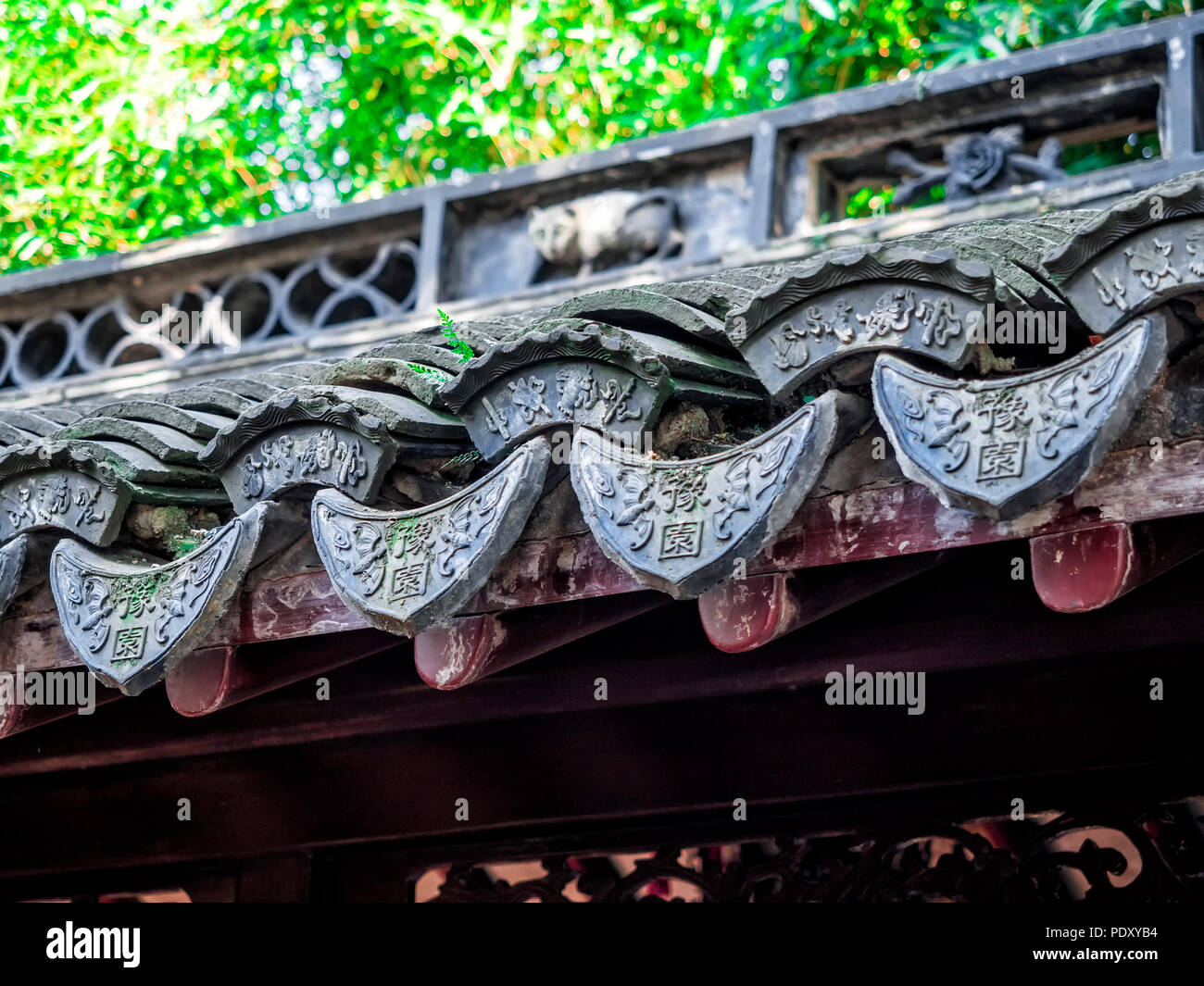 Traditional chinese building with ornate roof and red windows at Yu ...