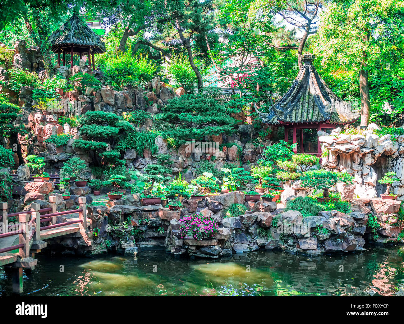 Traditional chinese building with ornate roof and red windows at Yu ...