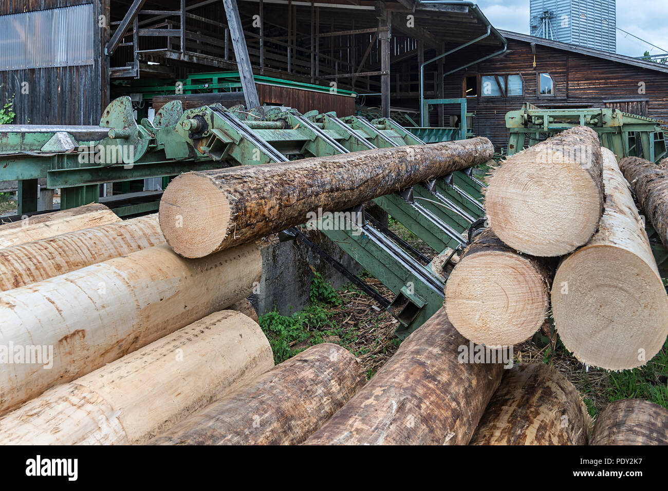 Log loading hi-res stock photography and images - Alamy