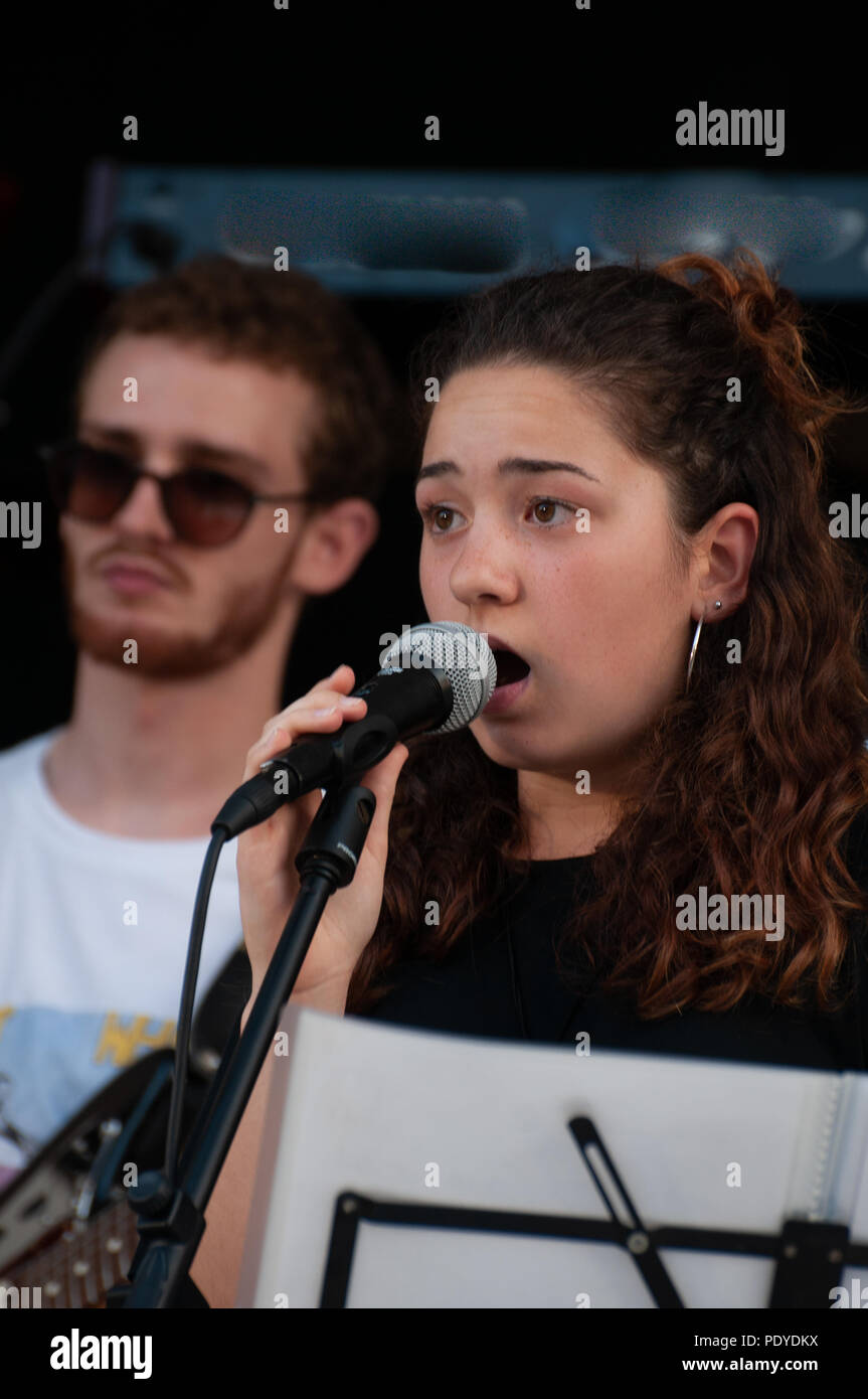 Singe person hi-res stock photography and images - Alamy