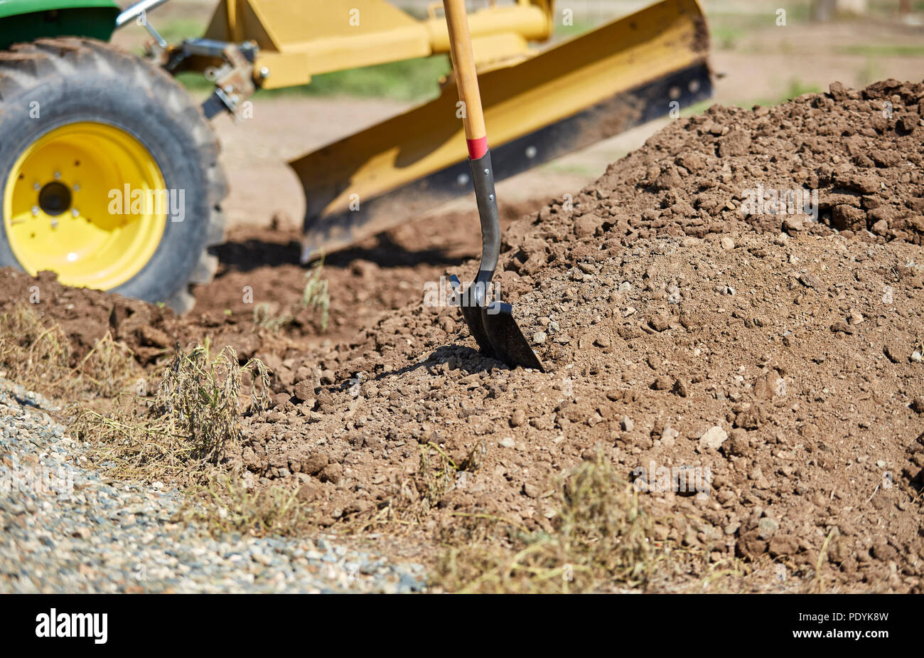 Dirt driveway hi-res stock photography and images - Alamy