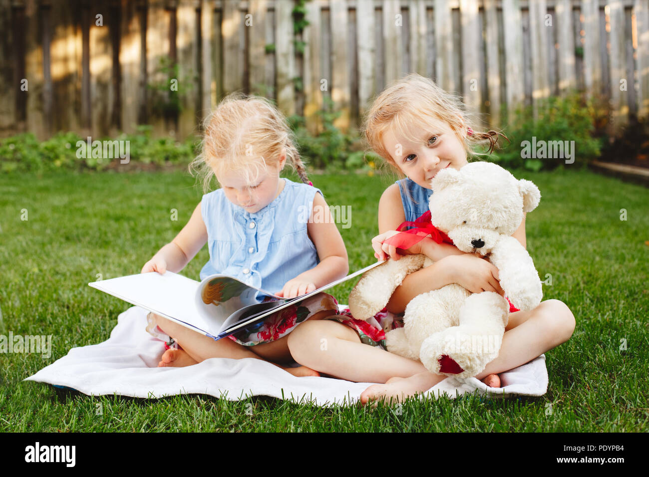 Reading outside preschool hi-res stock photography and images - Alamy