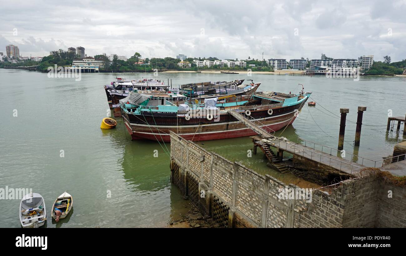 old harbour in mombasa in kenya Stock Photo - Alamy