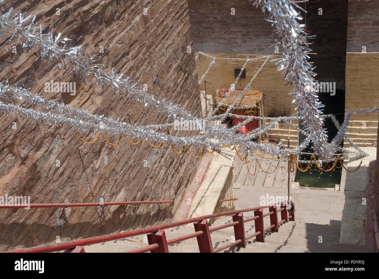 Varanasi uttar pradesh india hi-res stock photography and images - Alamy