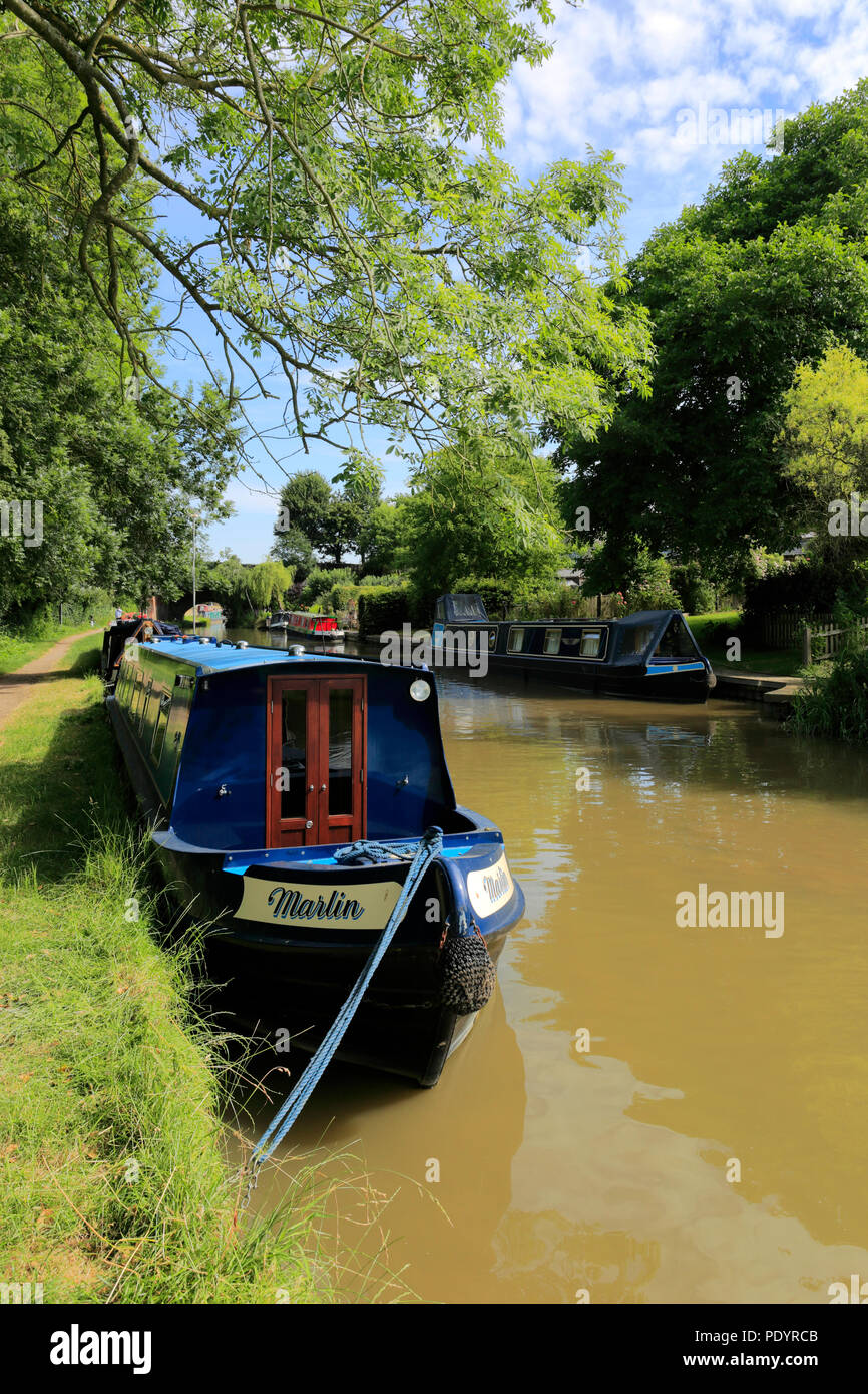 Narrowboats on the Oxford Canal at Heyford Wharf, Lower Heyford village ...