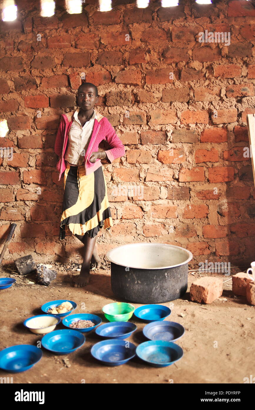 School kitchen cook hi-res stock photography and images - Alamy