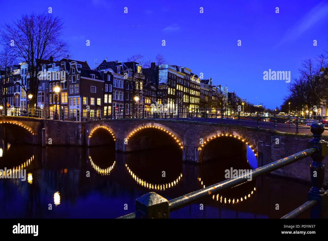 Night time on the canals of Amsterdam, Netherlands Stock Photo - Alamy