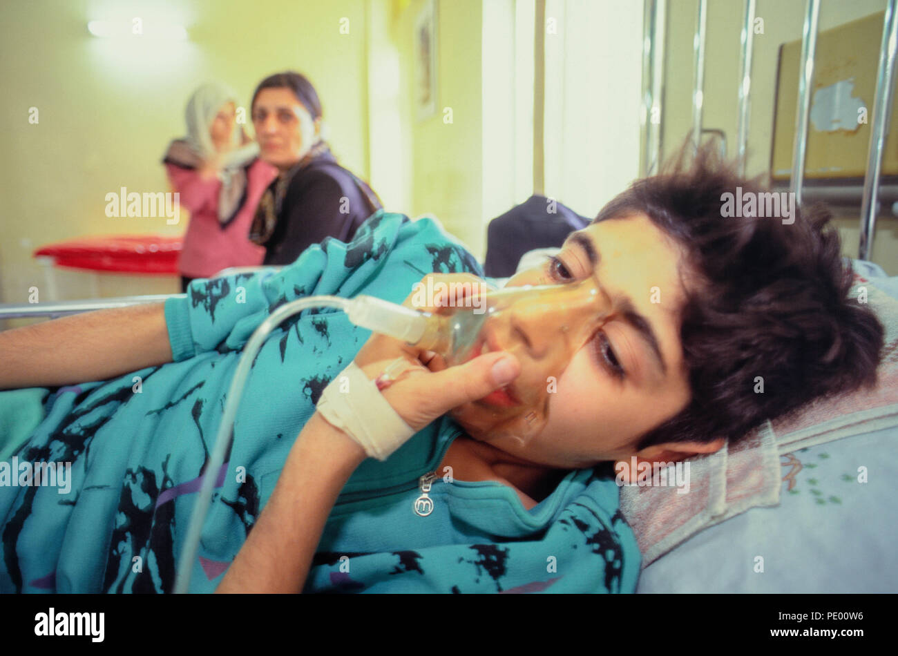 Oxygen assisted breathing hi-res stock photography and images - Alamy