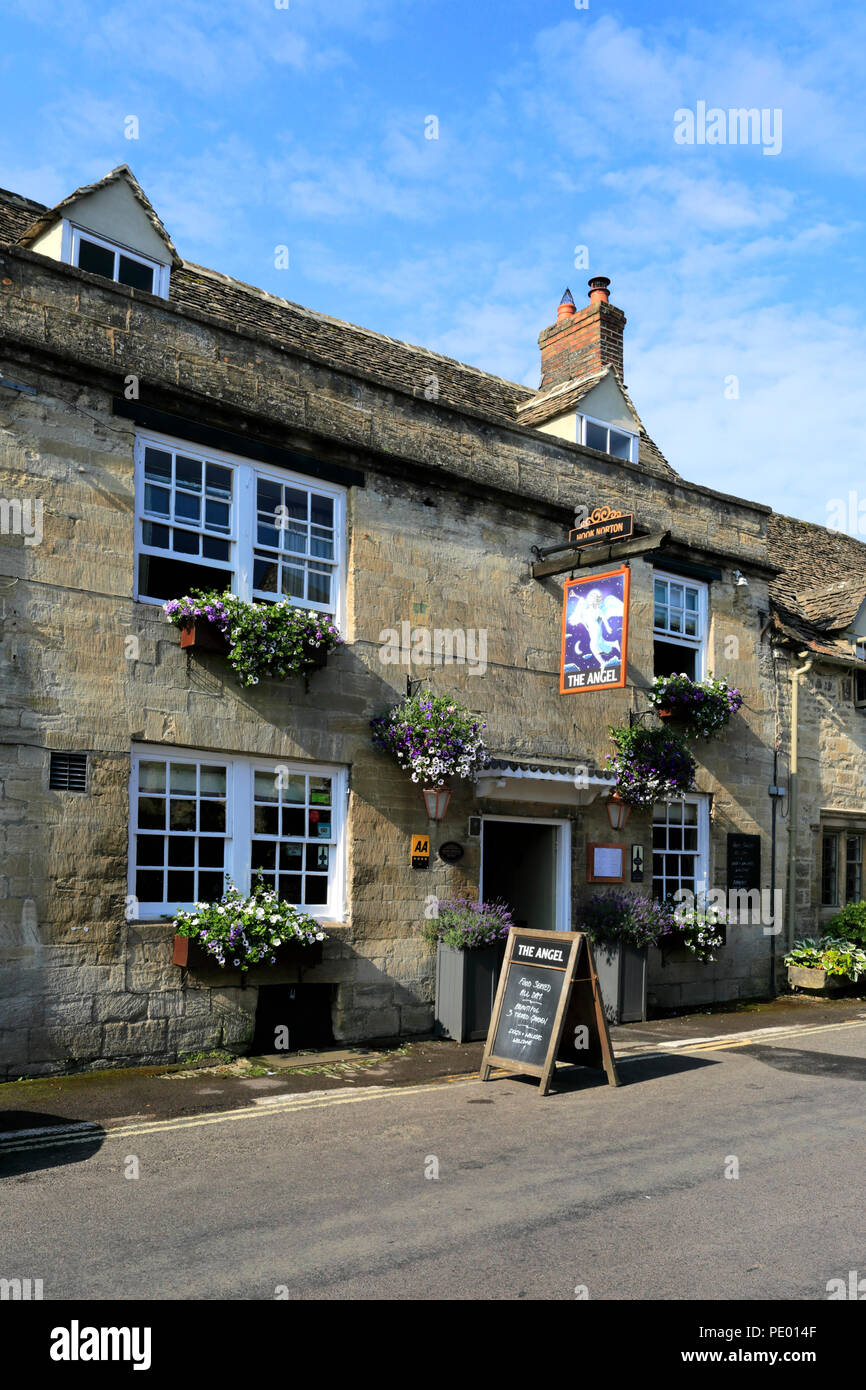 The Angel Pub, at the Georgian Town of Burford, Oxfordshire Cotswolds ...