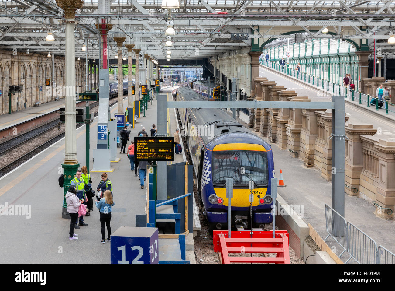 Departure board edinburgh waverley station hi-res stock photography and ...