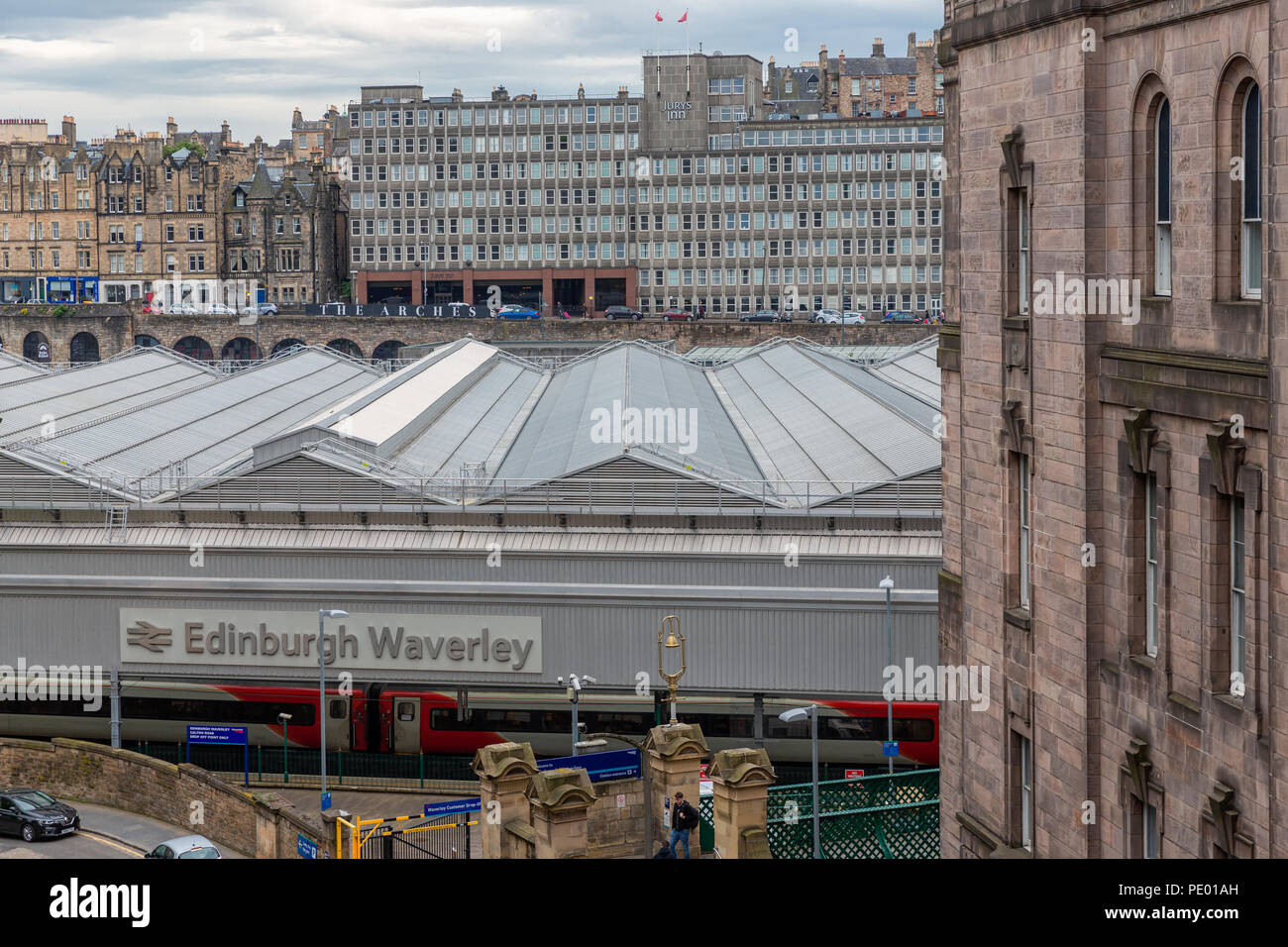 Edinburgh waverley station entrance hi-res stock photography and images ...